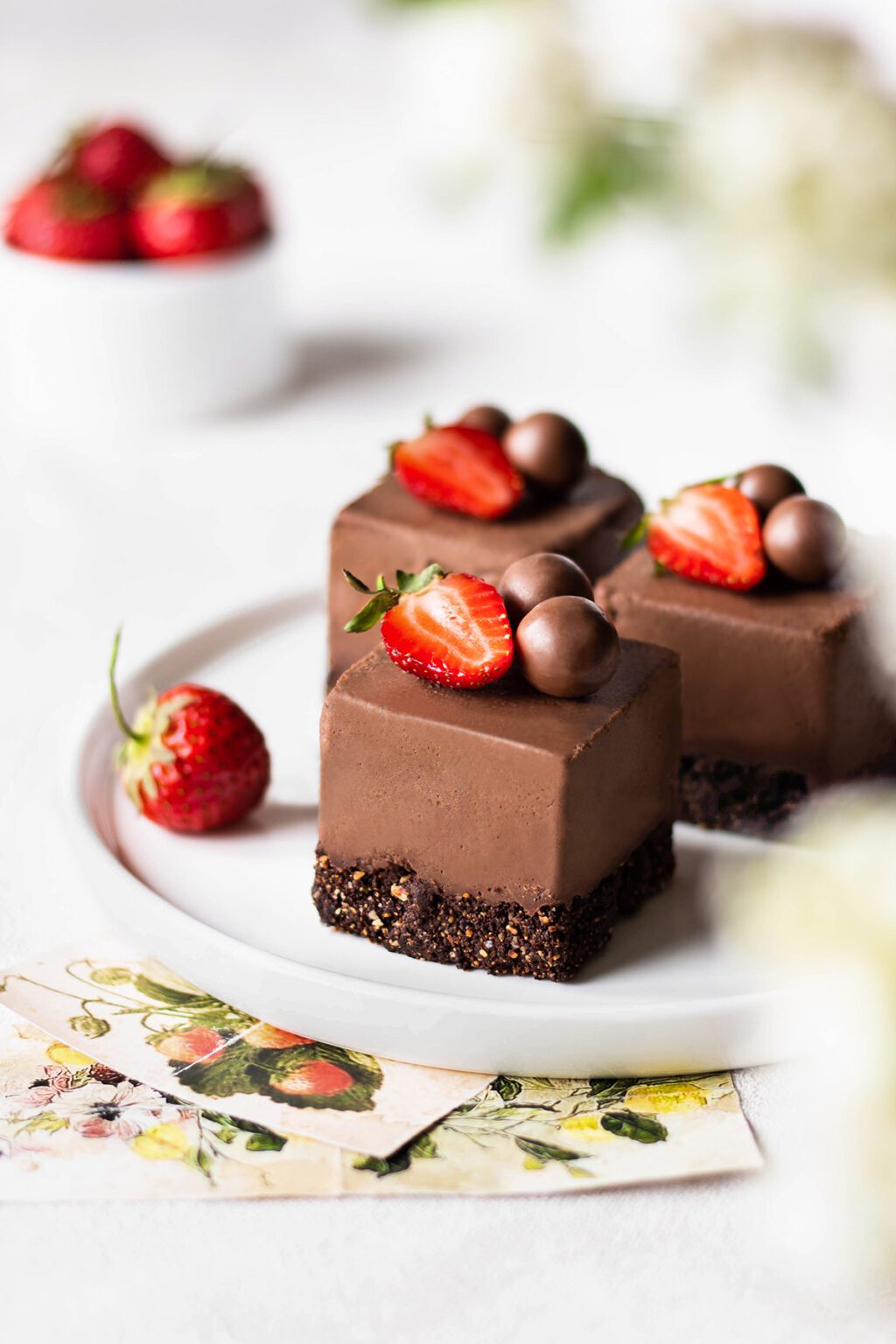 No-Bake Mini Chocolate Cheesecakes (made with Chickpeas)