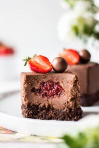 No-Bake Mini Chocolate Cheesecakes (made with Chickpeas)