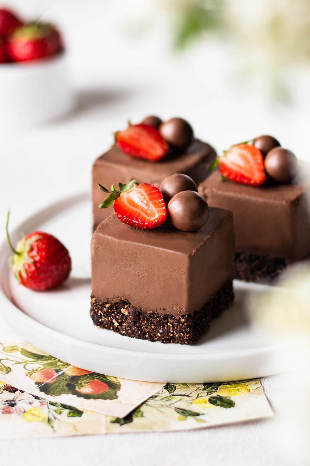 No-Bake Mini Chocolate Cheesecakes (made with Chickpeas)